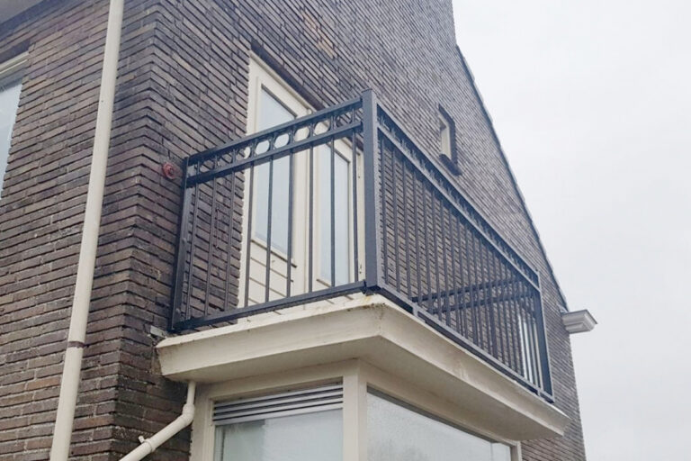 Balkonhekwerk op Maat: De Perfecte Mix van Veiligheid en Stijl ...