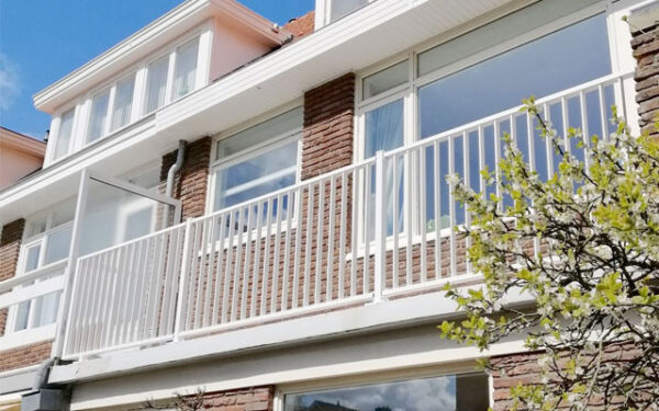 Hoe Vind Je de Juiste Aannemer voor Je Balkonhek Project? Checklist en Vragen. – Hekwerk Kampen