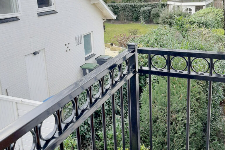 Waarom kiezen voor stalen balkonhekwerk? De kracht en veelzijdigheid ...